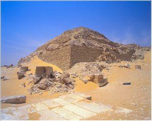 Pyramid of Queen Neith - Main Destinations in Egypt : Cairo, Much More ...