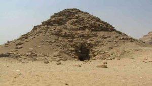 Pyramid of Queen Neith - Main Destinations in Egypt : Cairo, Much More ...
